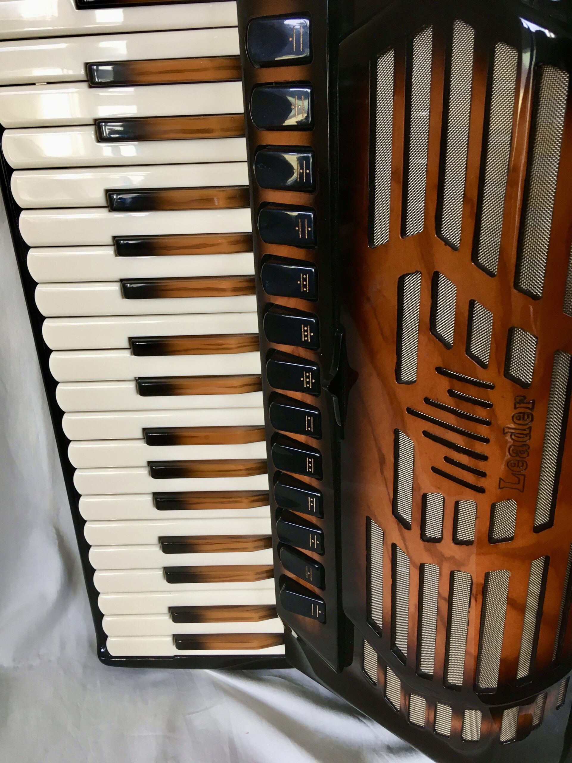 Beltuna Leader V Compact Olivenholz Gold - Koppold Musik